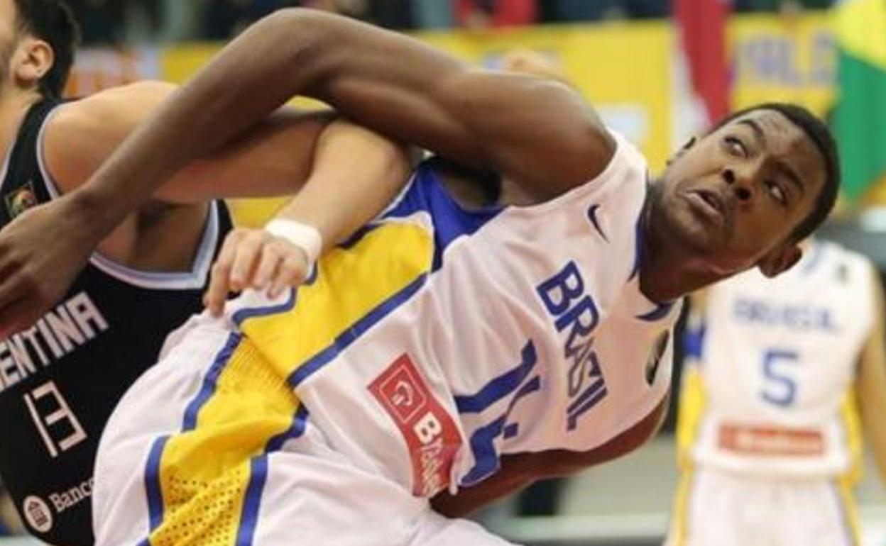 Fallece en accidente de moto acuática el pivot de 21 años Michael Uchendu | Las Provincias